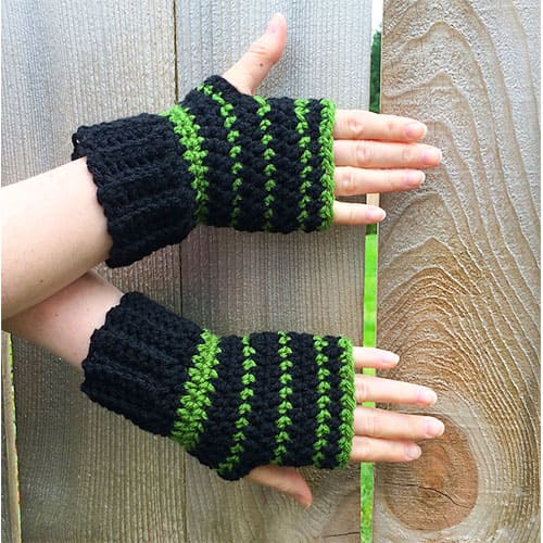 Free stripes colorwork fingerless gloves mittens crochet pattern